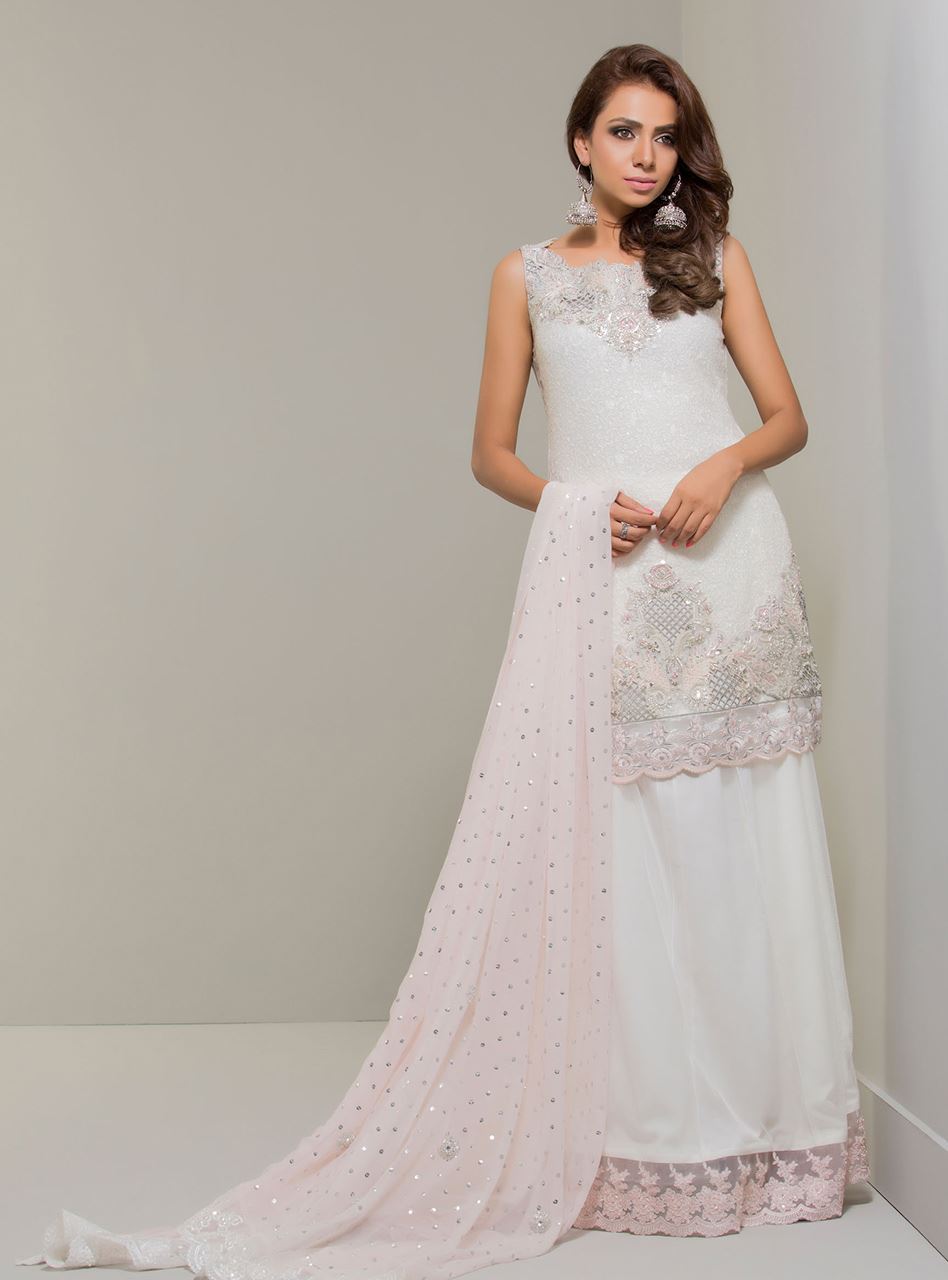 Tooba siddique in startling white pret wear lehanga by Zainab Chottani ...